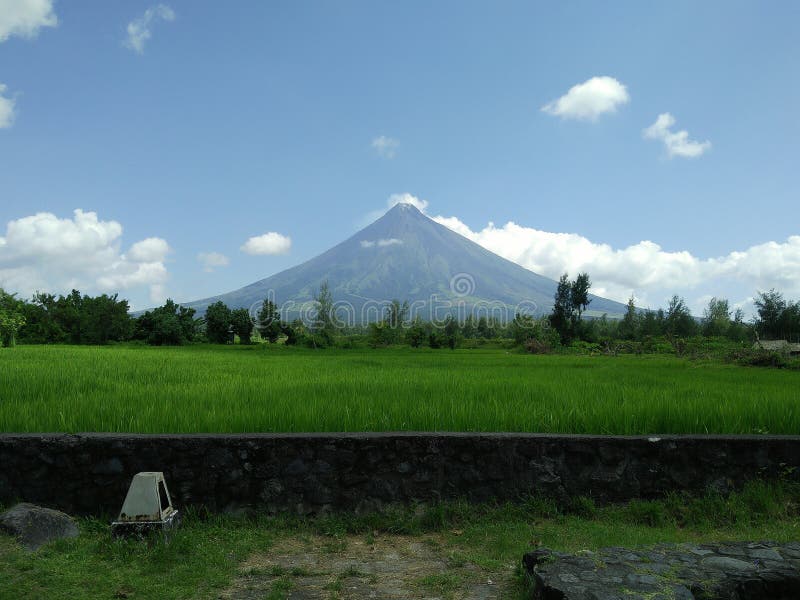 Perfect cone of a volcano stock photo. Image of cone - 20481926