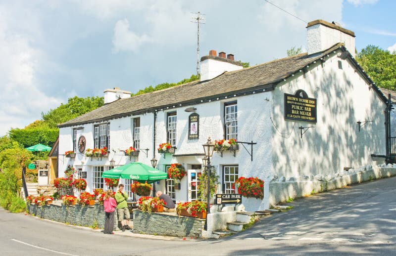 A perfect English pub. editorial image. Image of roadside - 20306405