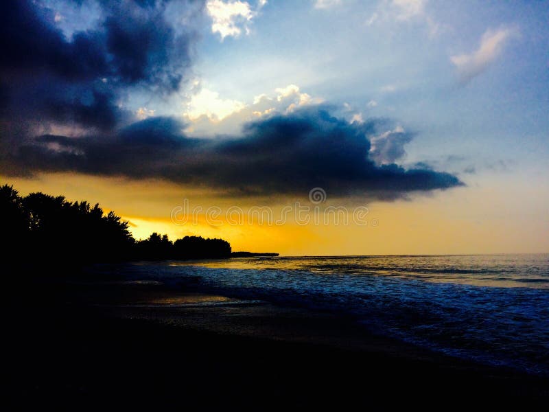 Perfect sunset stock photo. Image of ocean, blissful - 92592368