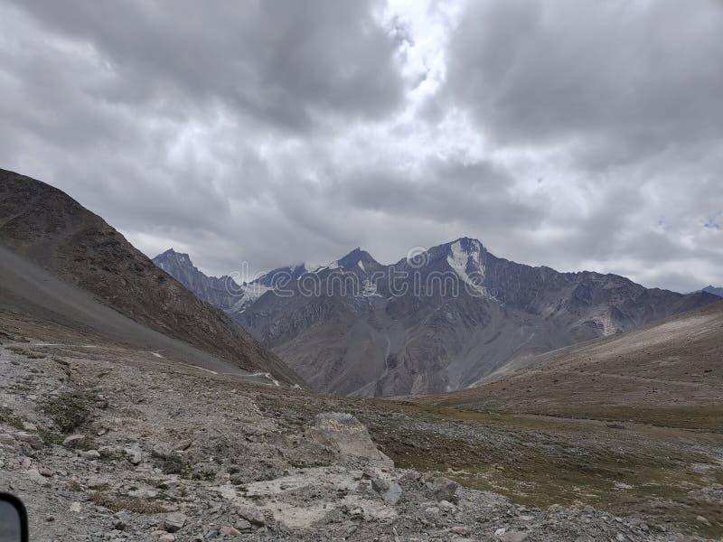 Perfect View of Himalayan Range while Crossing Spiti Valley Stock Photo ...