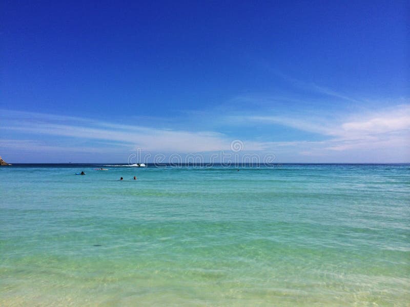 Perfect Water Drop Splashing into Smooth Water Causing Ripples Stock ...