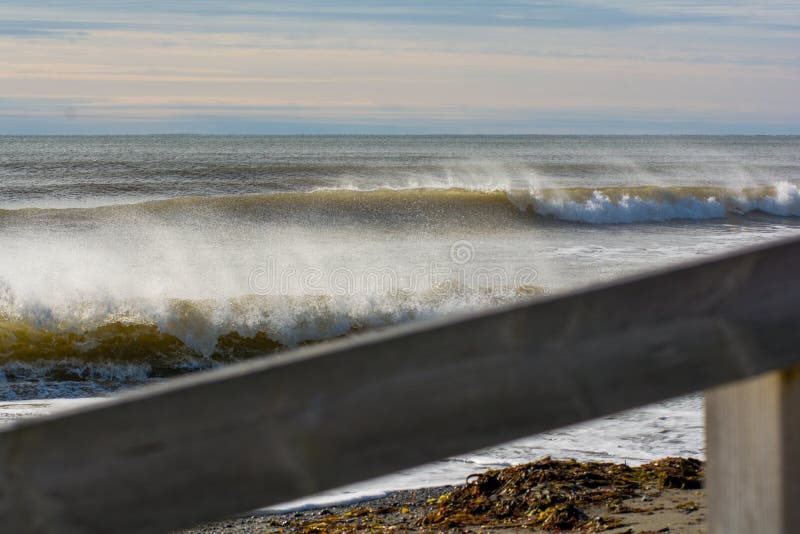 Perfect Wave on a Sunny Day with Foreground Background Bohkeh Stock ...