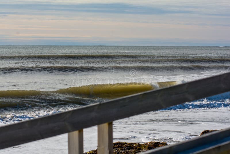 Perfect Wave on a Sunny Day with Foreground Background Bohkeh Stock ...