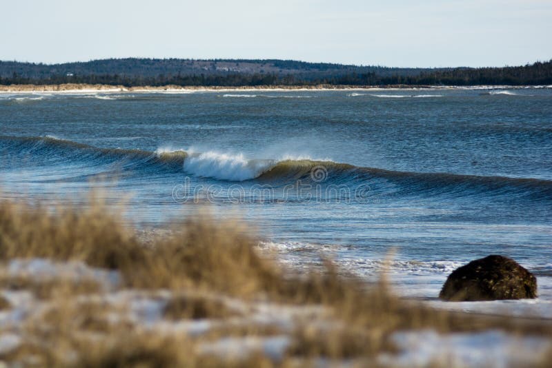 Perfect Wave on a Sunny Day with Foreground Background Bohkeh Stock ...