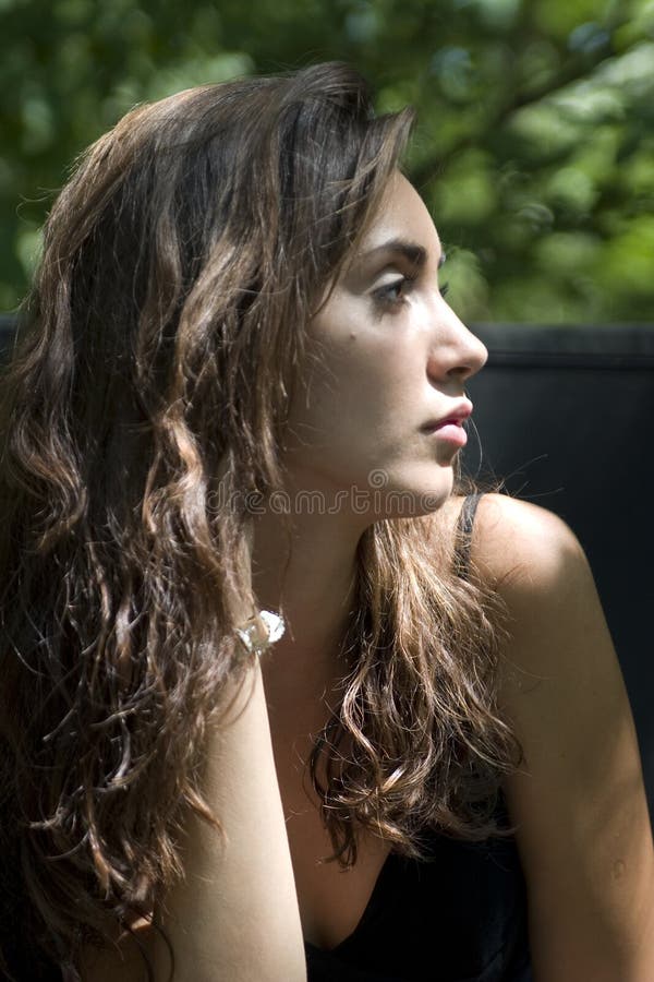 Perfil bonito de la mujer imagen de archivo. Imagen de hermoso - 3835269