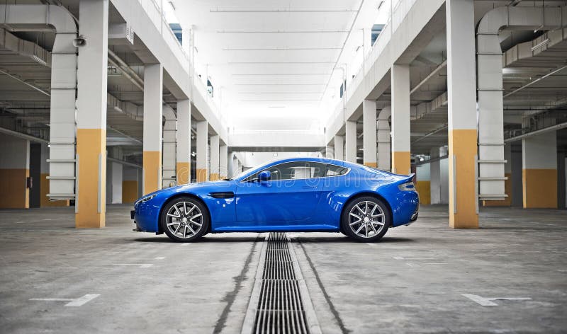 Perfil lateral do carro imagem de stock. Imagem de simétrico - 25372085