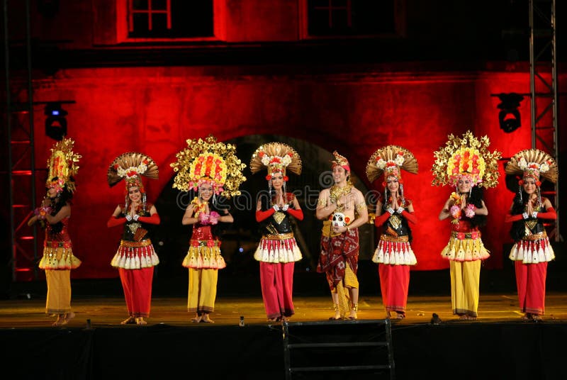 Performing art editorial photography. Image of entertainment - 33840667