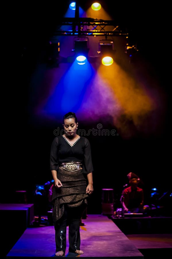 Performing Arts in Dark Studio Editorial Photo - Image of performance ...