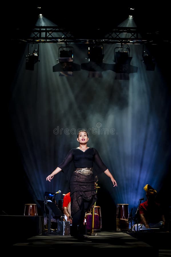 Performing Arts in Dark Studio Editorial Photography - Image of arts ...