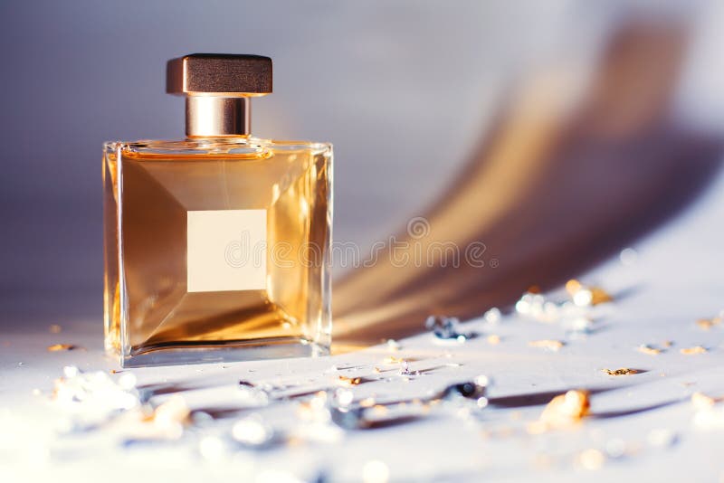 Perfume amarillo elegante foto de archivo. Imagen de lujo - 105463014