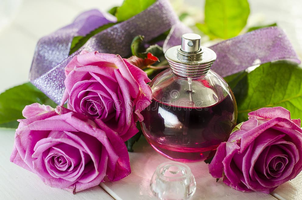 Perfume Com O Perfume Das Rosas Foto de Stock - Imagem de ninguém ...