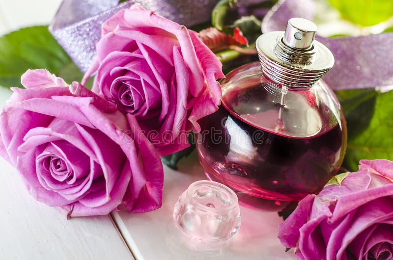 Perfume Com O Perfume Das Rosas Imagem de Stock - Imagem de ...