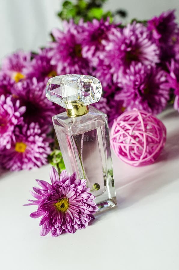 Perfume with floral scent stock image. Image of nature - 149628733