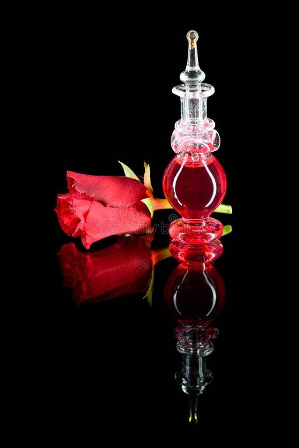 Perfume rojo foto de archivo. Imagen de cosméticos, perfume - 54232678