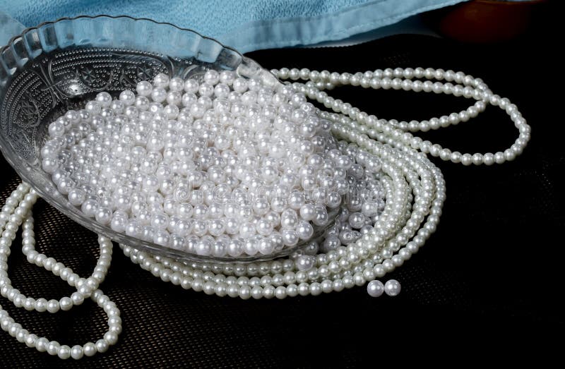Perla blanca imagen de archivo. Imagen de perla, lujo - 153092007