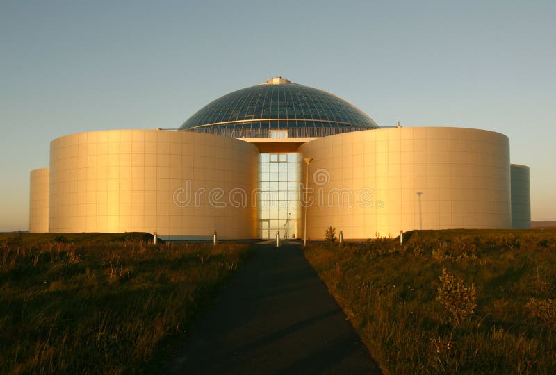 Perlan en Reykjavik imagen de archivo. Imagen de moderno - 2912783