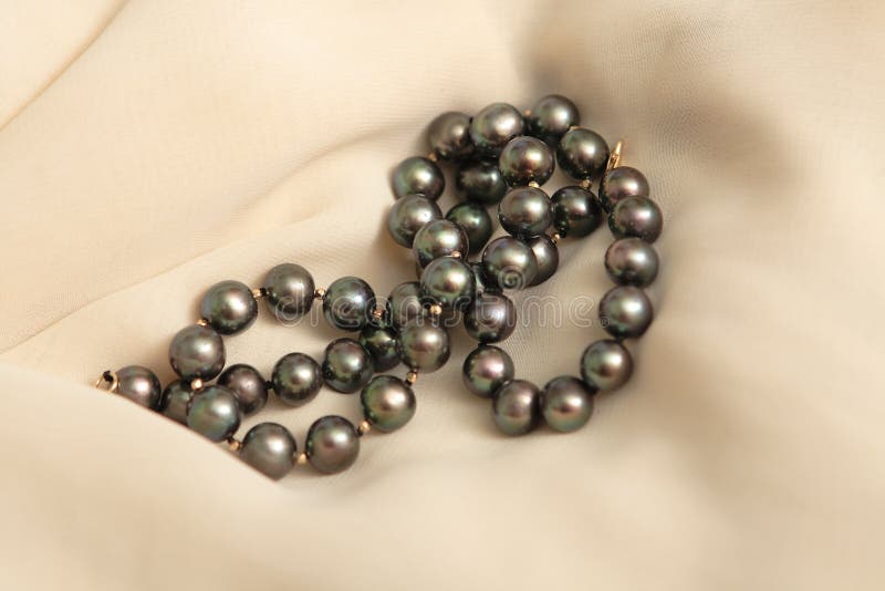 Perlas imagen de archivo. Imagen de granos, preciosamente - 4618137