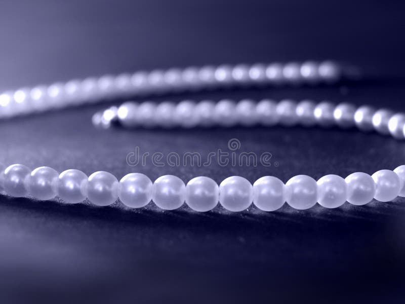Perlas azules imagen de archivo. Imagen de hembra, joya, cadenas - 2133