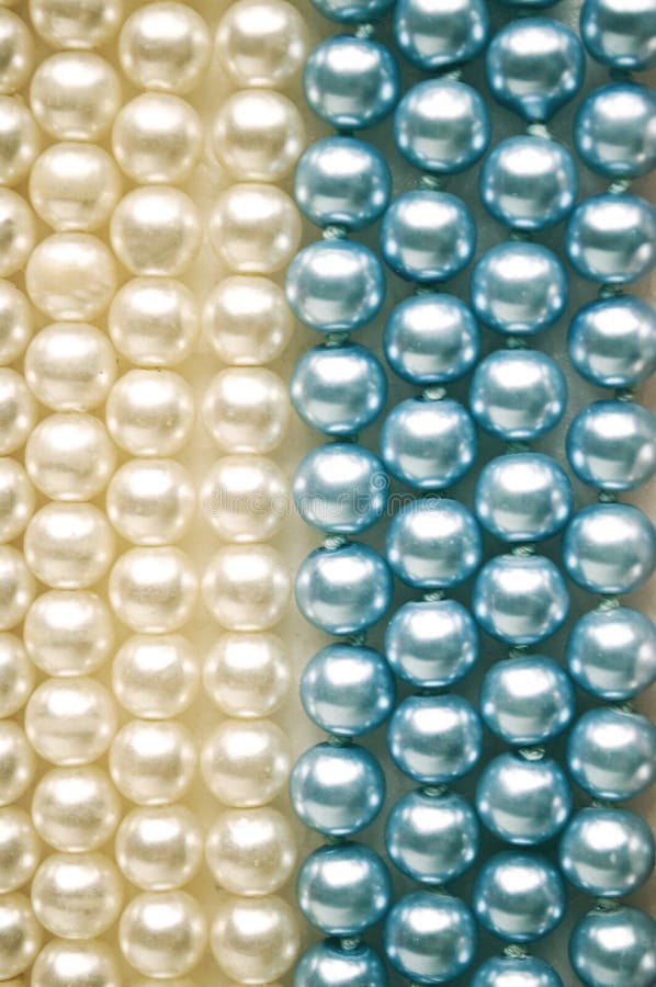 Perlas Azules Y Blancas Macras Foto de archivo - Imagen de gema, gemela ...