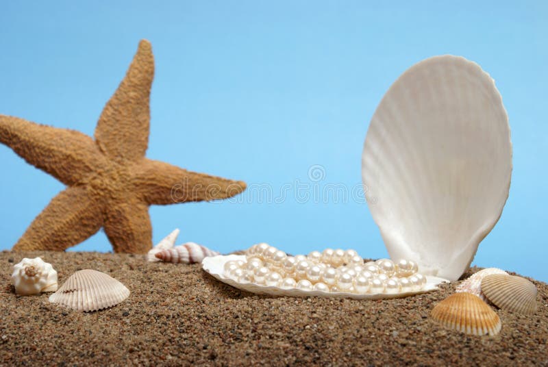 Perlas del océano imagen de archivo. Imagen de lujo, cadena - 19402339