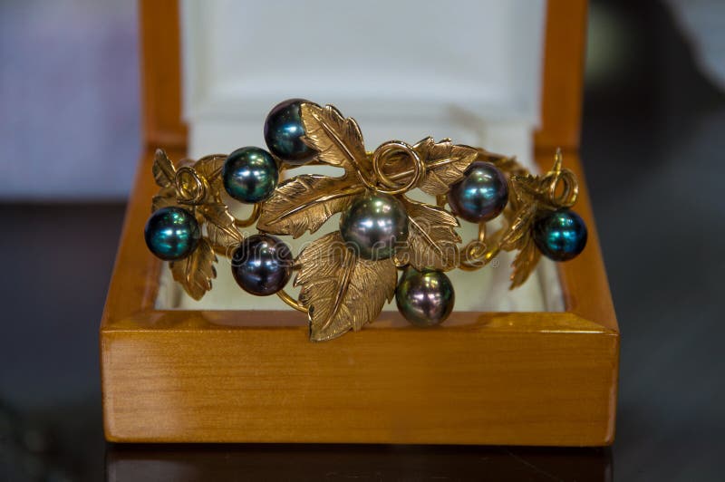 Perlas negras foto de archivo. Imagen de polinesia, ostra - 68962182