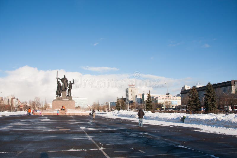 PERM, RUSSIE - 13 Mars 2016 : Monument Aux Héros Du Pour Photo ...