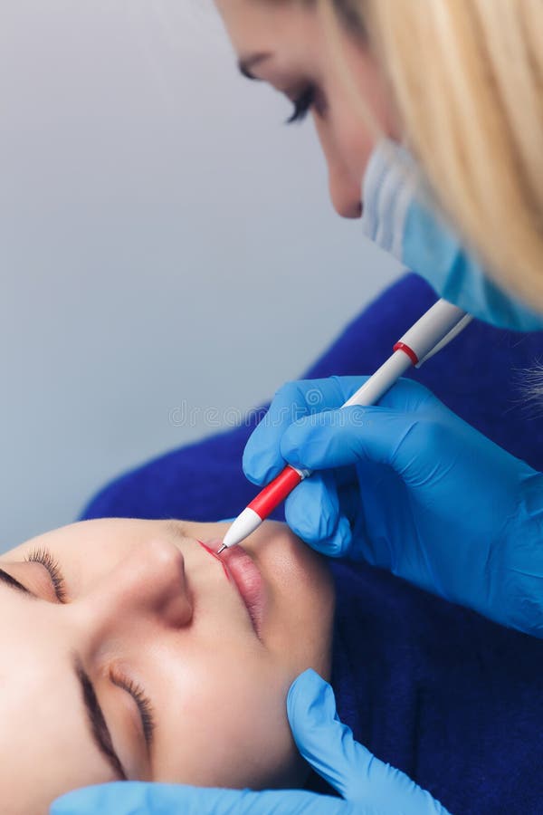 Permanent Make Up Procedure. Lip Makeup in Tattoo Salon Stock Photo ...