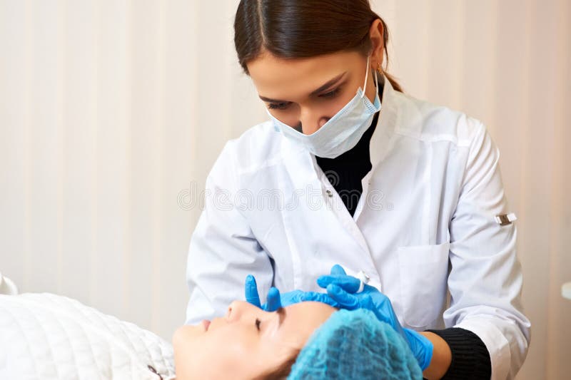 Permanent Make-up Wizard Makes Eyebrow Correction Procedure ...