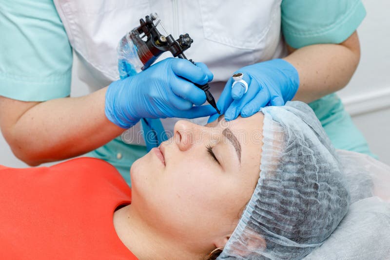 Permanent Makeup, Tattooing of Eyebrows. Cosmetologist Applying Make Up ...