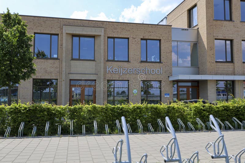 Permanent and Temporary Buildings for Primary School in Moerkapelle ...