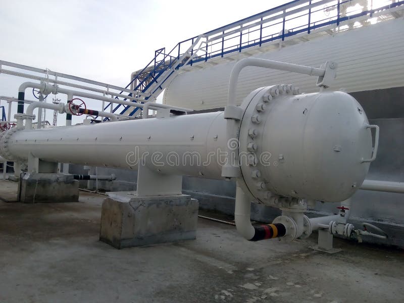 Permutador De Calor Tubular Imagem Editorial - Imagem de mosto, empresa ...