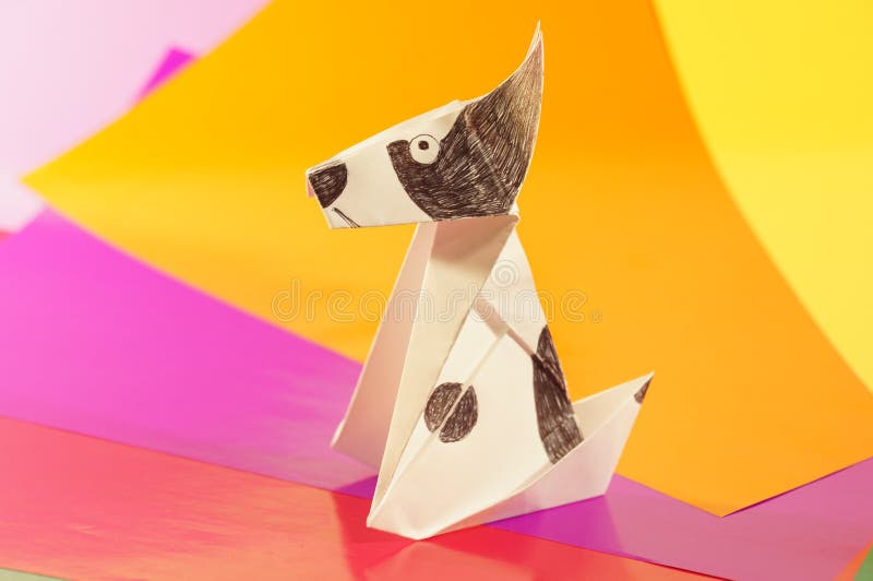 Perro de Origami foto de archivo. Imagen de japonés, papel - 86042408