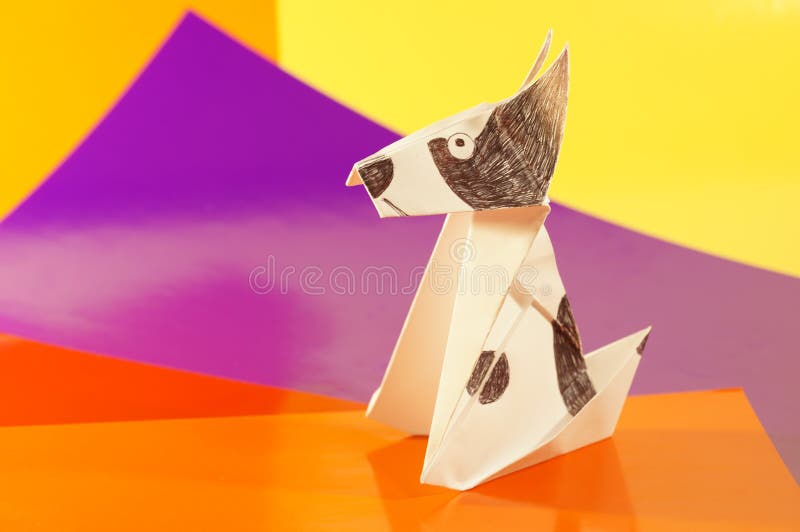 Perro De Papel De La Papiroflexia Fotos De Stock - Download 134 Fotos ...