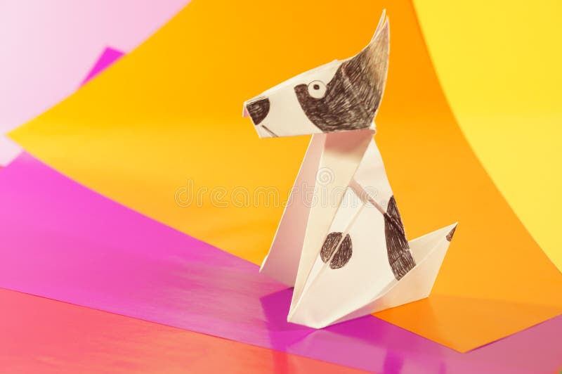 Perro De Papel De La Papiroflexia Fotos De Stock - Download 134 Fotos ...