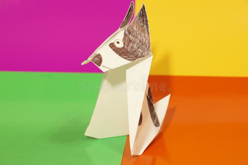 Perro De Papel De La Papiroflexia Fotos De Stock - Download 134 Fotos ...