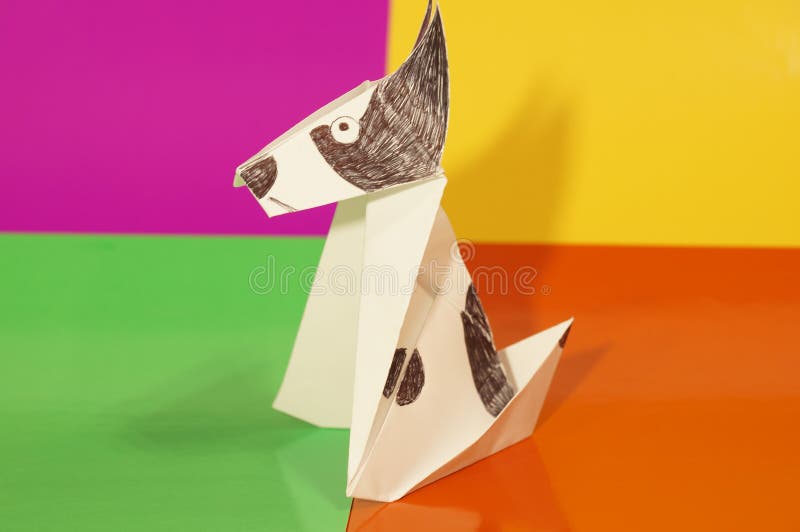 Perro De Papel De La Papiroflexia Fotos De Stock - Download 134 Fotos ...