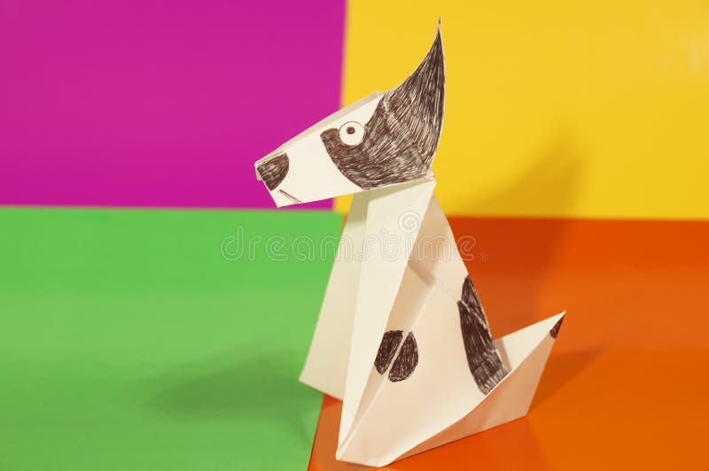 Perro De Papel De La Papiroflexia Fotos De Stock - Download 134 Fotos ...
