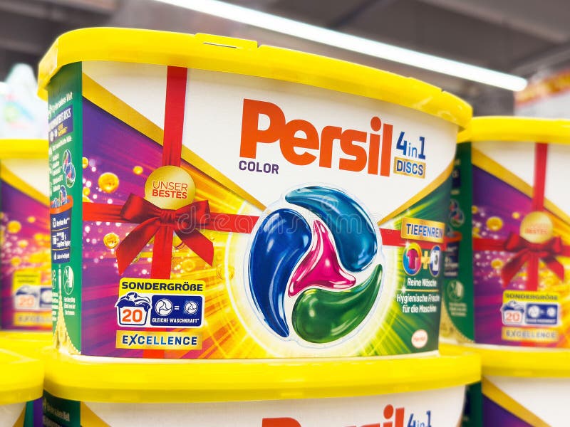 Persil 4in1 Color Discs Packaging in Supermarket Shelf Display ...