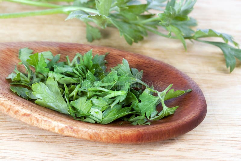 Persil coupé image stock. Image du lames, bois, persil - 16141263