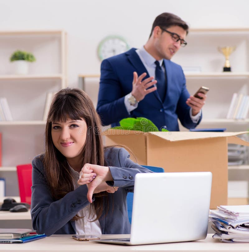 Die Person, Die Von Seiner Arbeit Abgefeuert Wird Stockfoto - Bild von ...