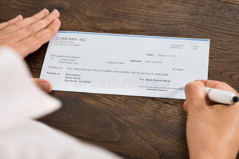 Person Hands Signing Cheque with-Pen Stock Foto - Image of bank, mensen ...