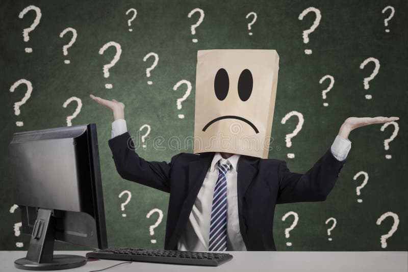Persona Confusa Con I Punti Interrogativi Fotografia Stock - Immagine ...