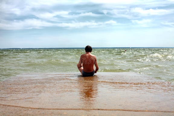 Persona sul mare fotografia stock. Immagine di scena - 12490570