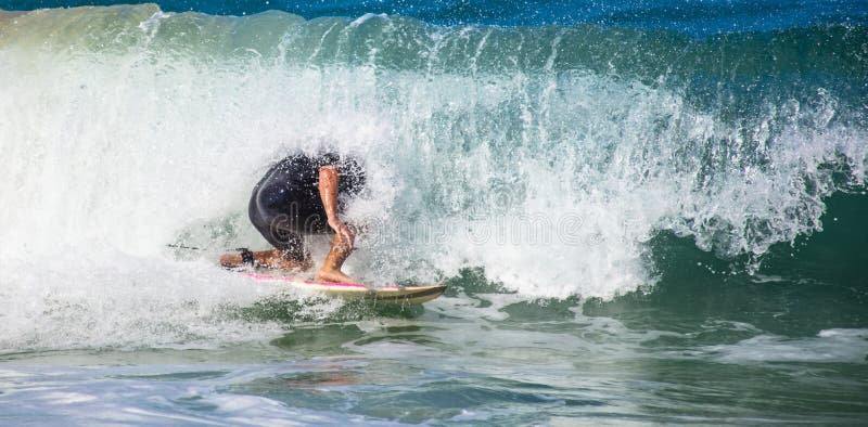 Persona Surfeando En El Mar Foto de archivo - Imagen de deporte ...