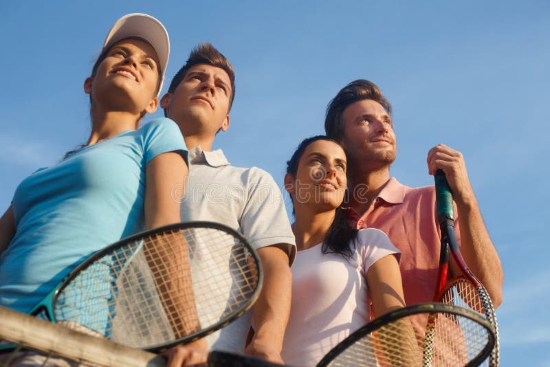 Personas De Jugadores De Tenis Sonrientes Foto de archivo - Imagen de ...