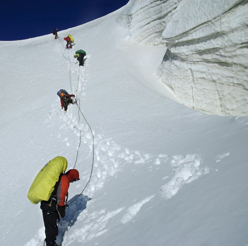 Personas Roped Que Descienden El Icefall. Imagen de archivo - Imagen de ...