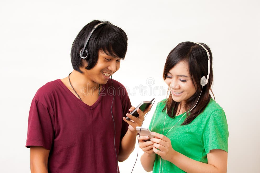 Personas y audÃ­fonos imagen de archivo. Imagen de auricular - 34401895