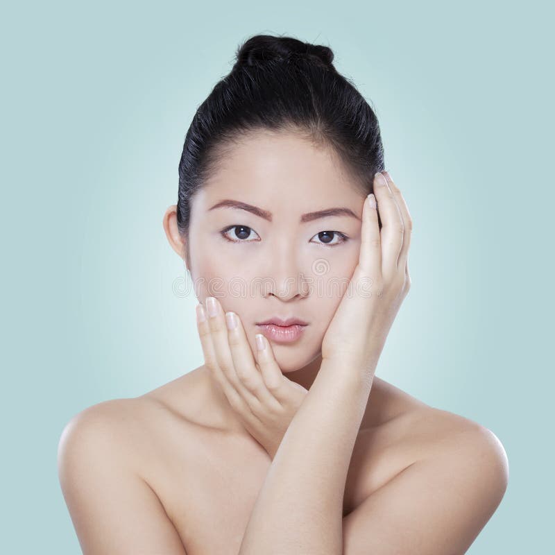 Personne Chinoise Avec Le Beau Visage Photo stock - Image du regarder ...