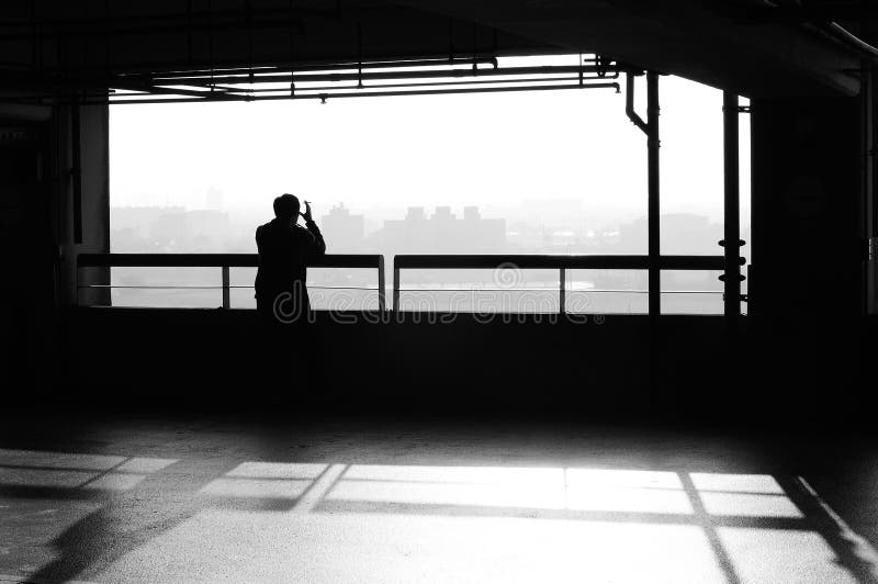 Personne Solitaire - Noire Et Blanche Photo stock - Image du gens ...