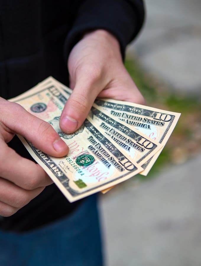 Persoon met het Geld stock foto. Image of mens, telling - 63114480